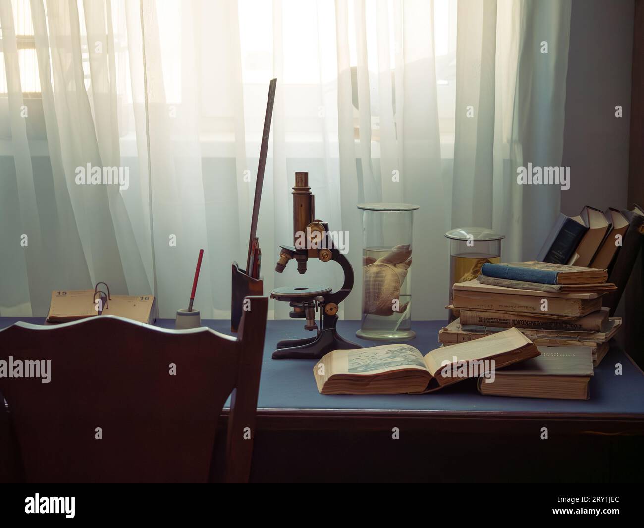 Old fashioned microscope hi-res stock photography and images - Alamy