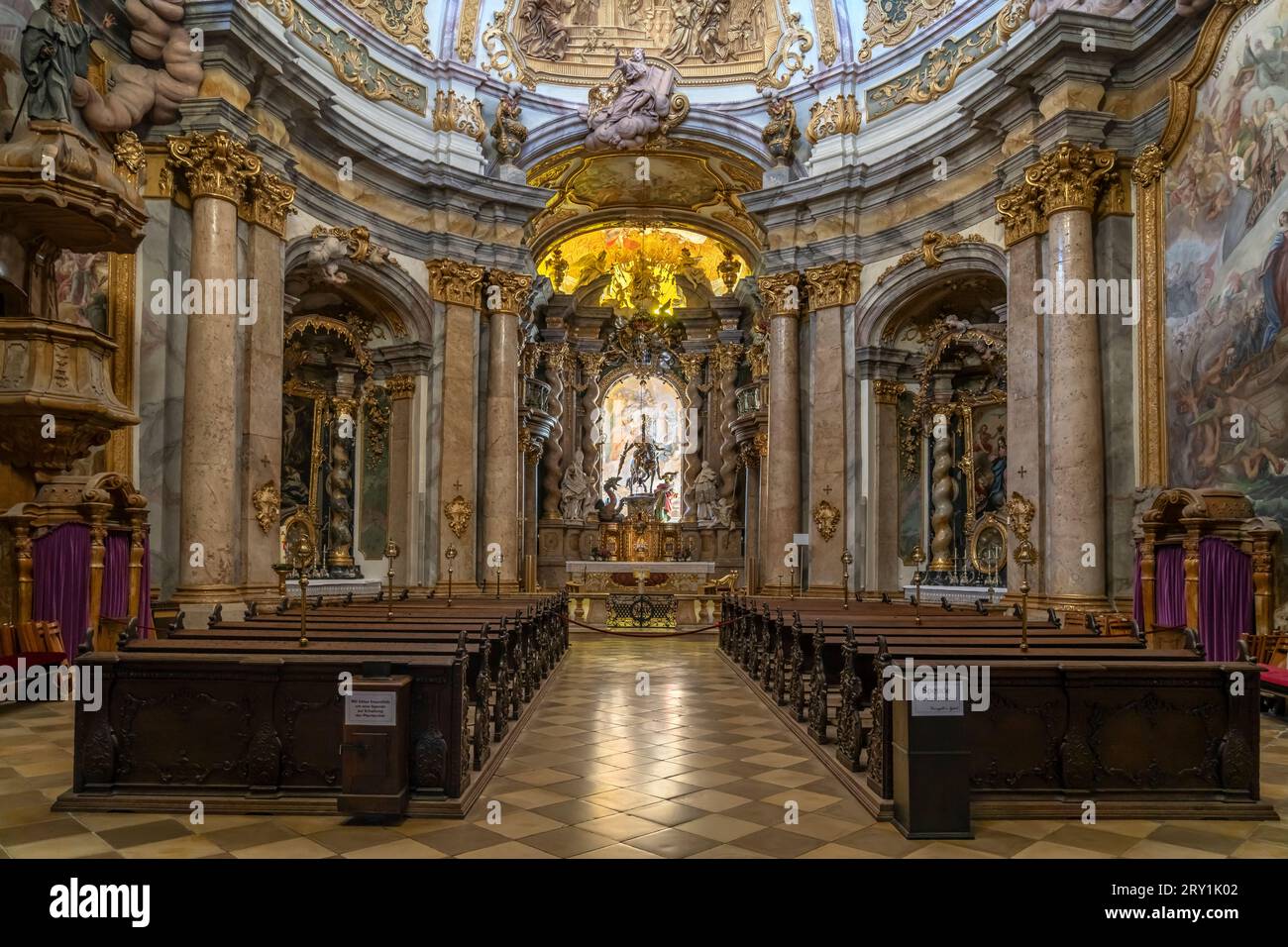 Innenraum der Klosterkirche St. Georg Weltenburg bei Weltenburg, Bayern ...