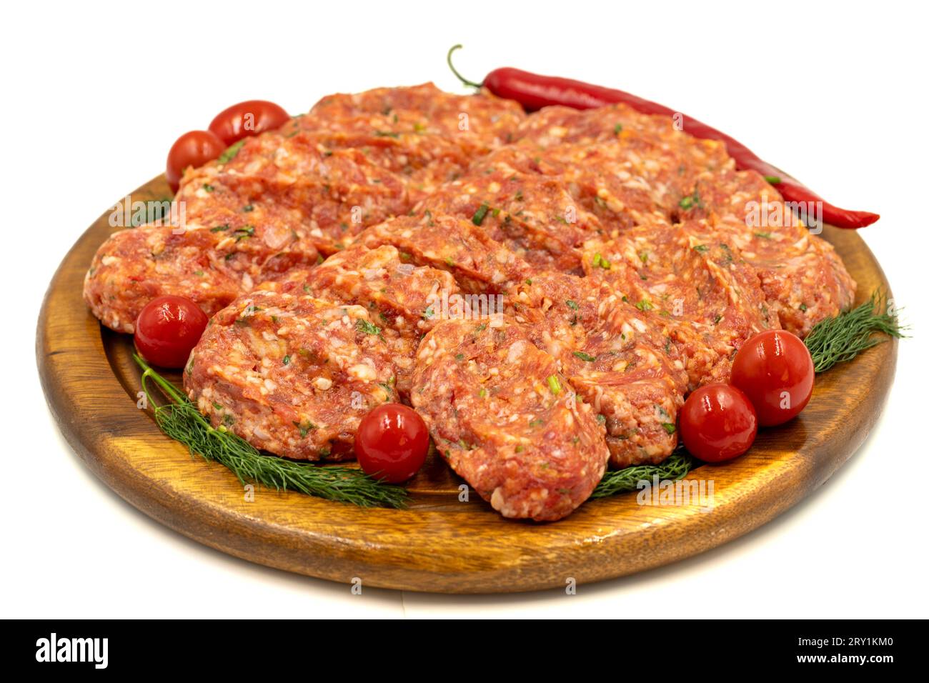 Meatballs isolated on white background. Raw beef meatballs with herbs ...