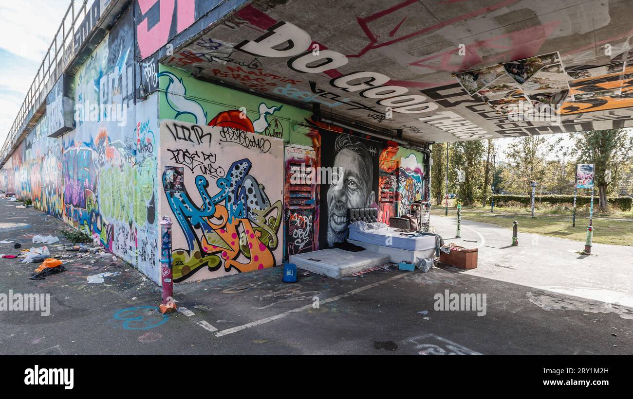 An abandoned bed in an outdoor urban scene in London Stock Photo - Alamy
