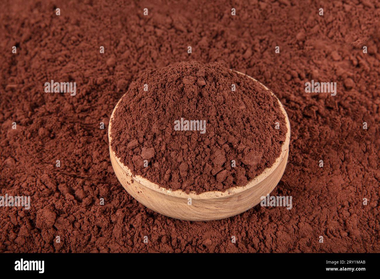 Dry cocoa powder brown background. Natural cocoa powder textured. Heap ...