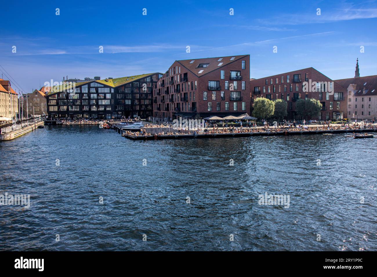 Personas banandose hi-res stock photography and images - Alamy