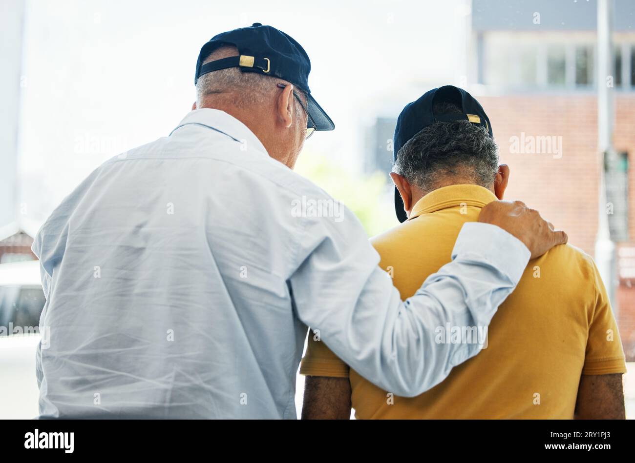 Friends sad discussion hi-res stock photography and images - Alamy
