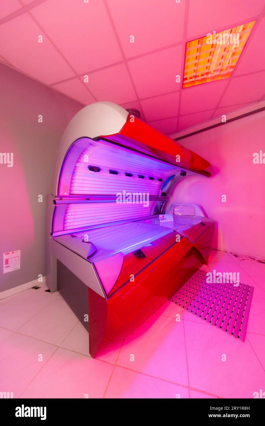Sun bed machine hi-res stock photography and images - Alamy