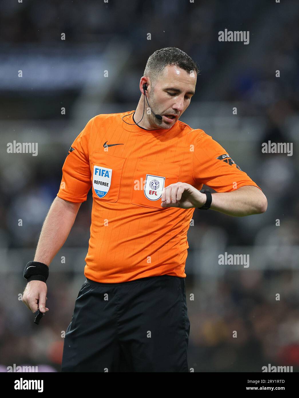 Chris kavanagh referee hi-res stock photography and images - Alamy