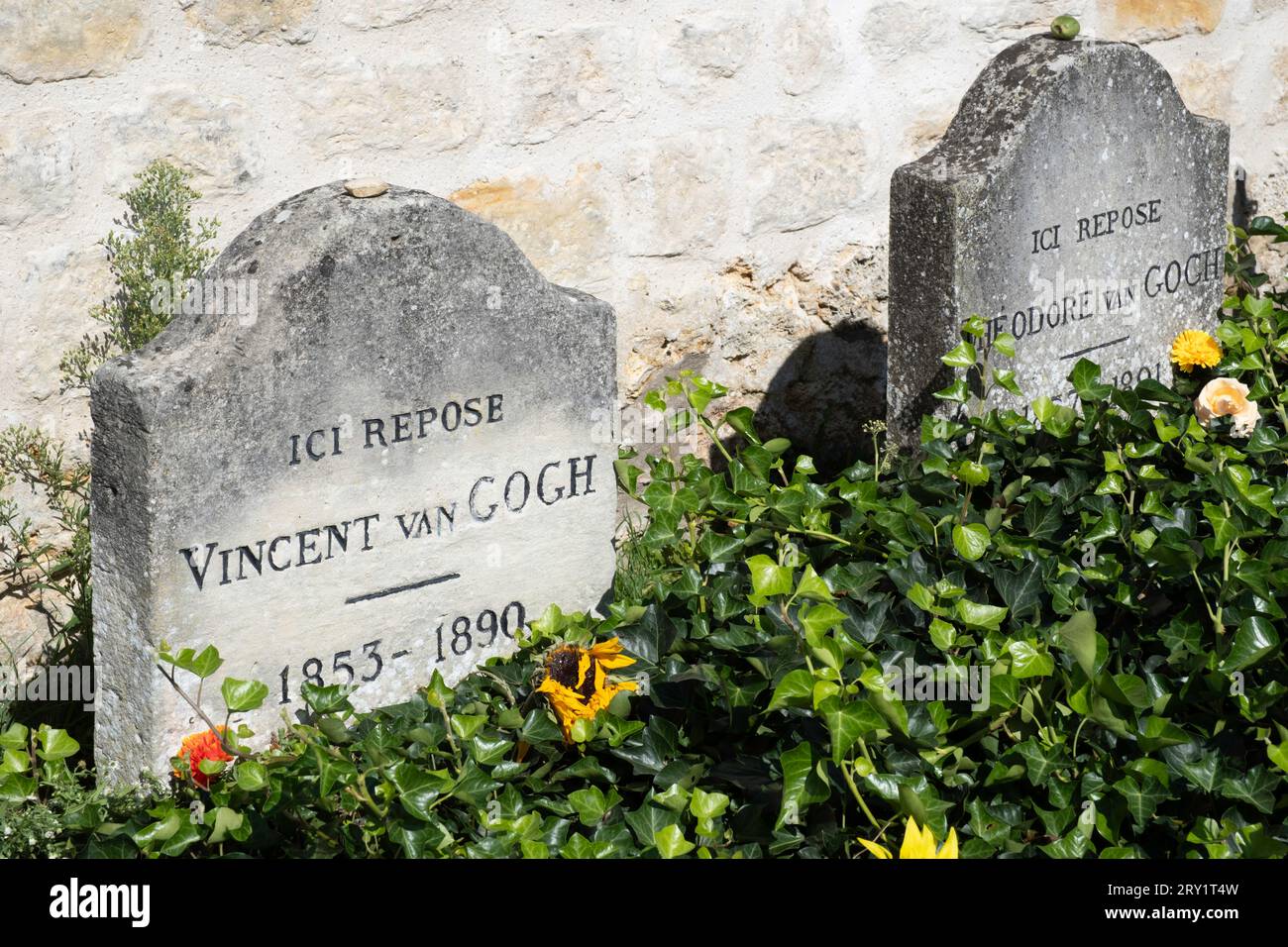 Gravestones of the famous Dutch painter Vincent van Gogh and his ...