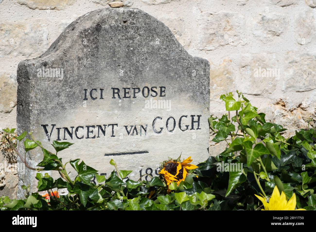 Vincent van Gogh's grave in Auvers-sur-Oise in France Stock Photo - Alamy
