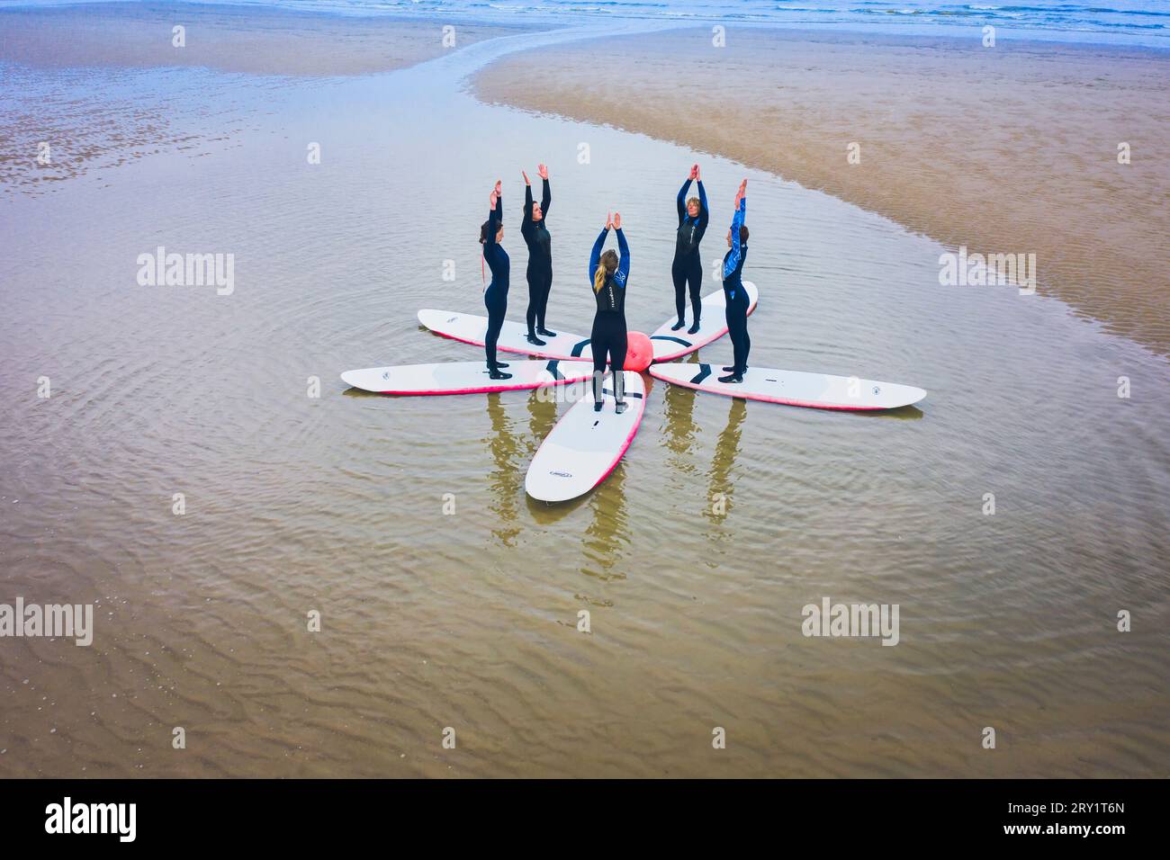 Group paddle hi-res stock photography and images - Alamy