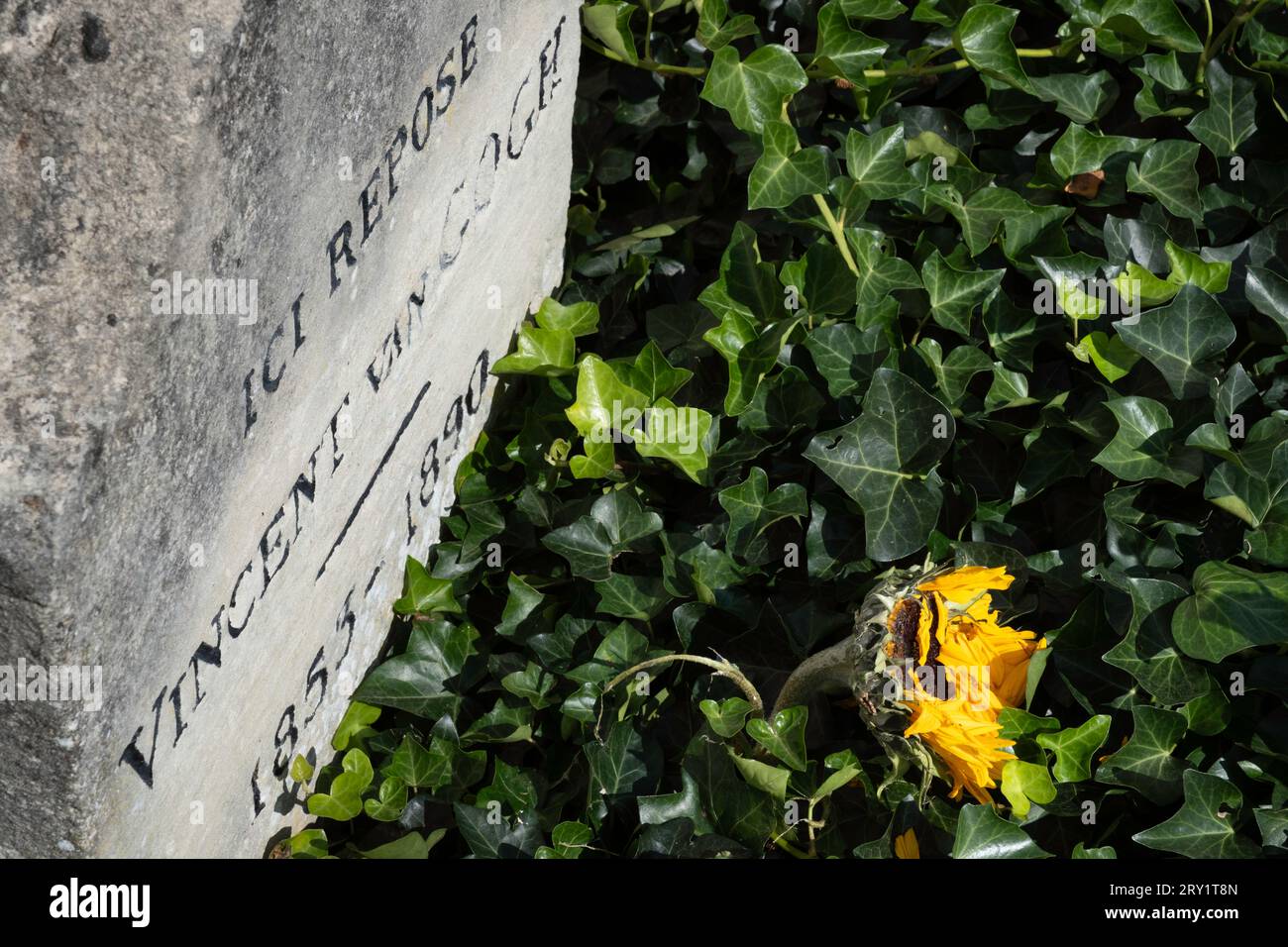 Vincent van Gogh's grave in Auvers-sur-Oise in France Stock Photo - Alamy