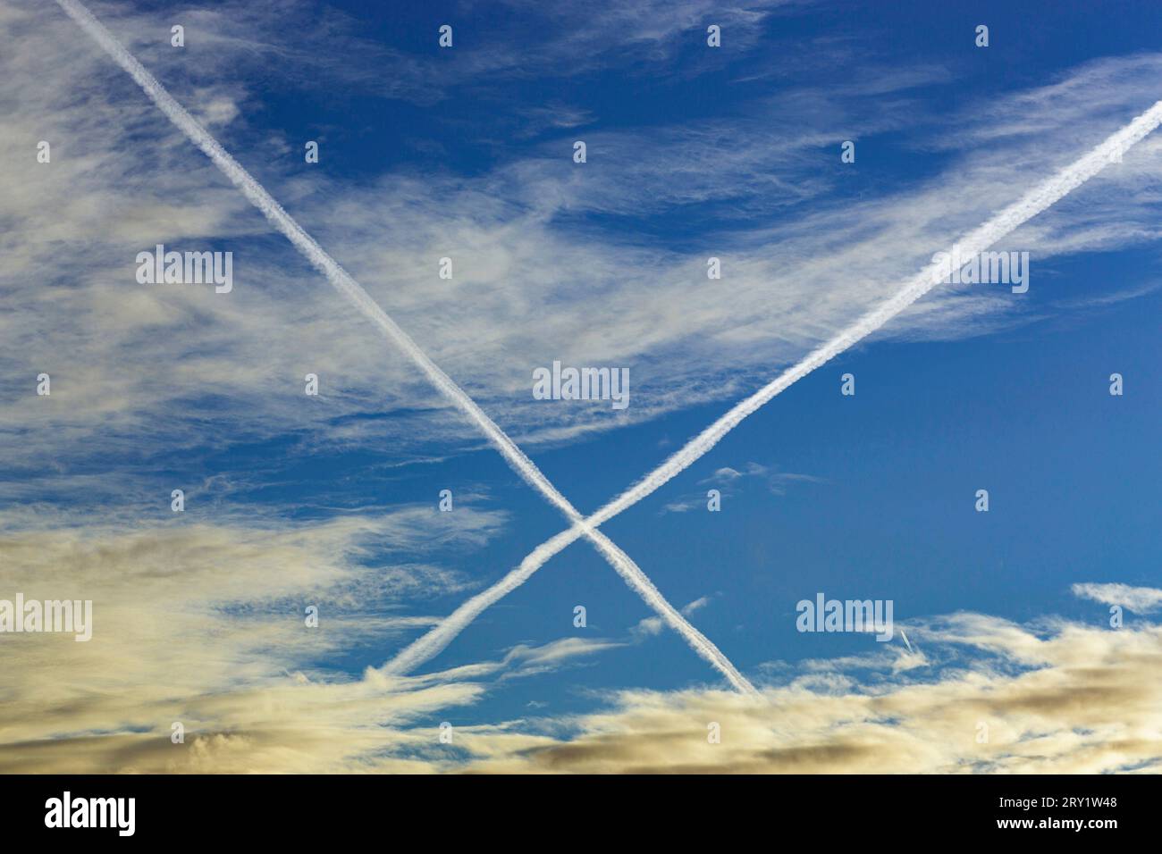 Global crossing plane hi-res stock photography and images - Alamy