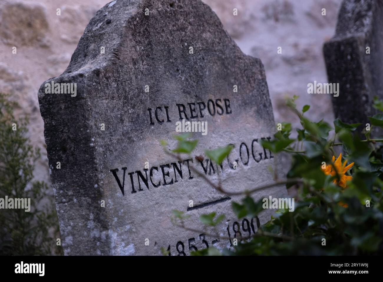 Gravestone of the famous Dutch painter Vincent van Gogh (1853-1890) at ...