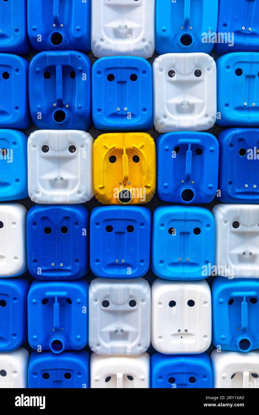 Alignment of expressive cans Stock Photo - Alamy