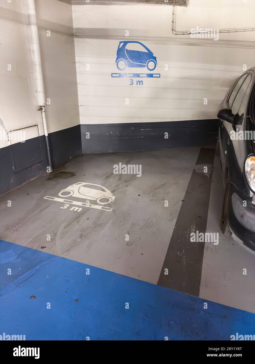 Small parking hi-res stock photography and images - Alamy