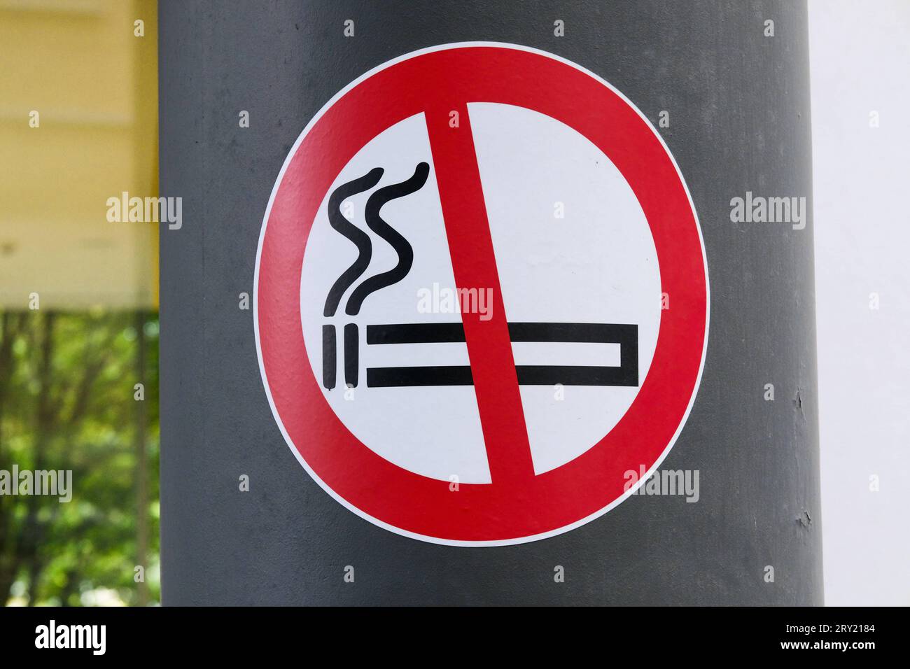 Düsseldorf 28.09.2023 Rauchen verboten Zigaretten Tabak Tabaksteuer ...