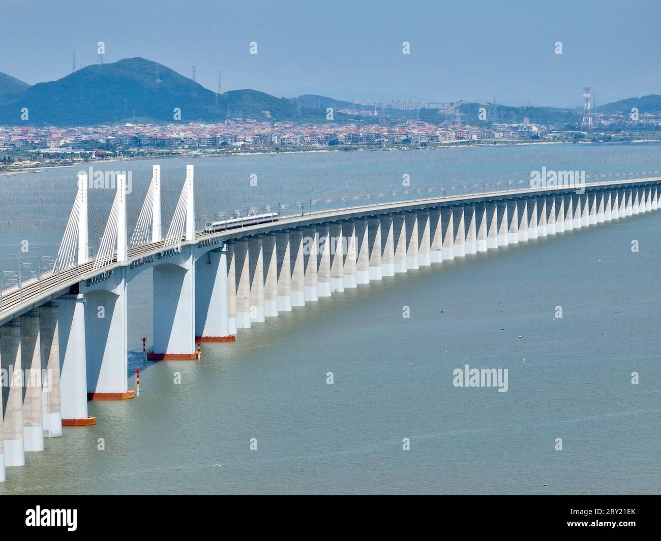 (230928) -- FUZHOU, Sept. 28, 2023 (Xinhua) -- This aerial photo taken ...