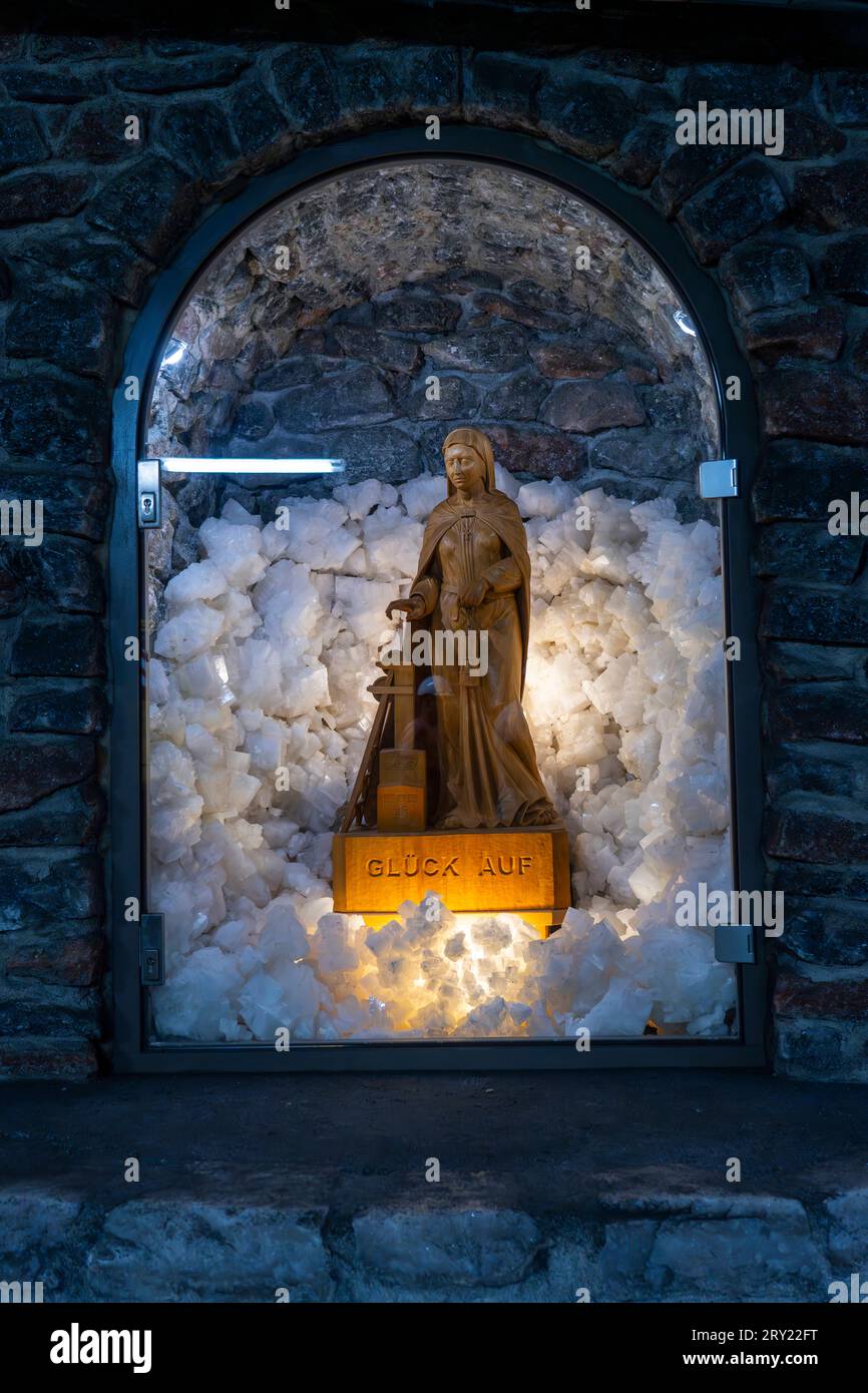 Die Heilige Barbara, Schutzpatronin der Bergleute, in 500 Meter Tiefe im Erlebnis Bergwerk ...