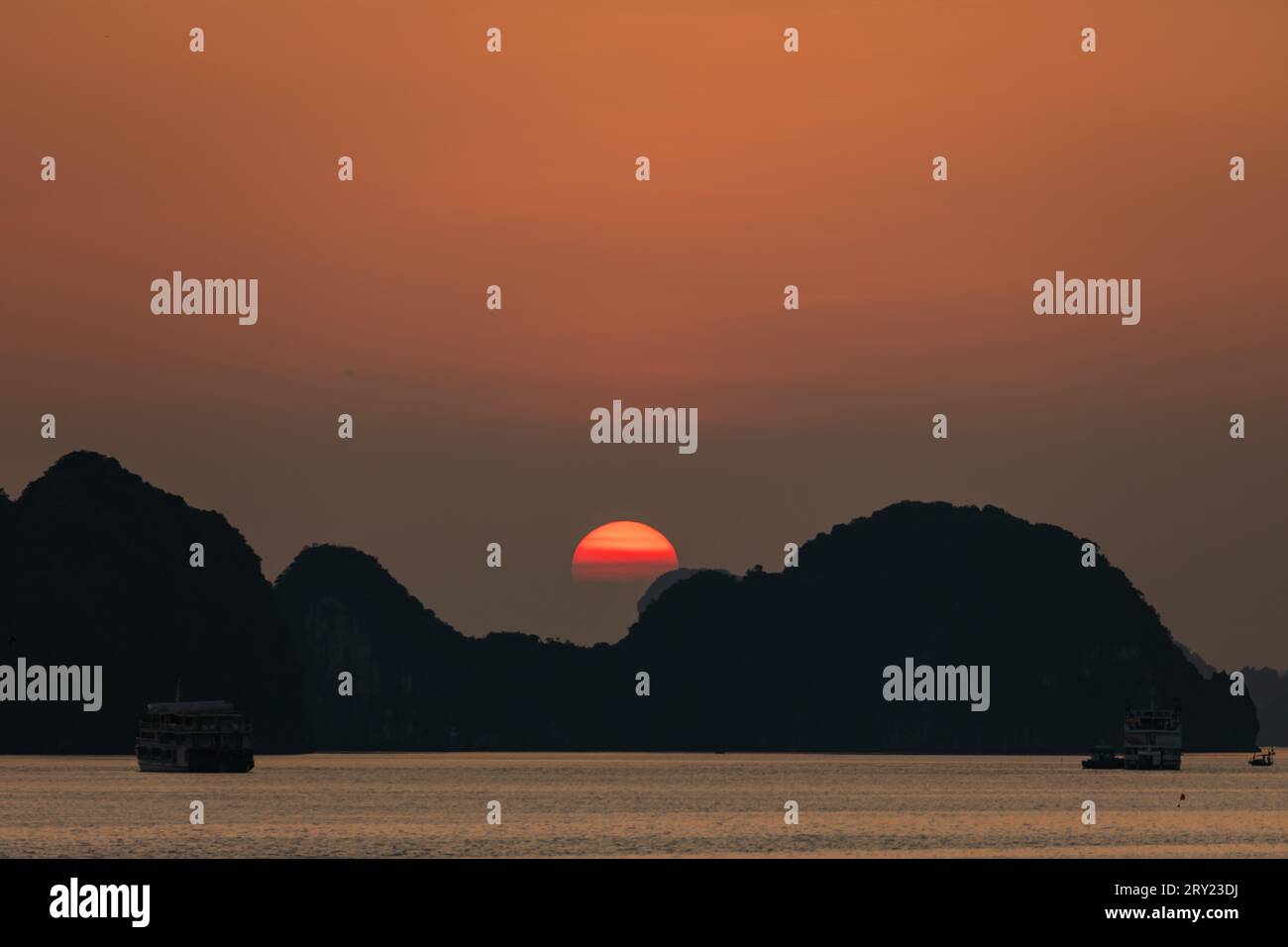 Sunset in the Ha Long Bay of Vietnam Stock Photo - Alamy