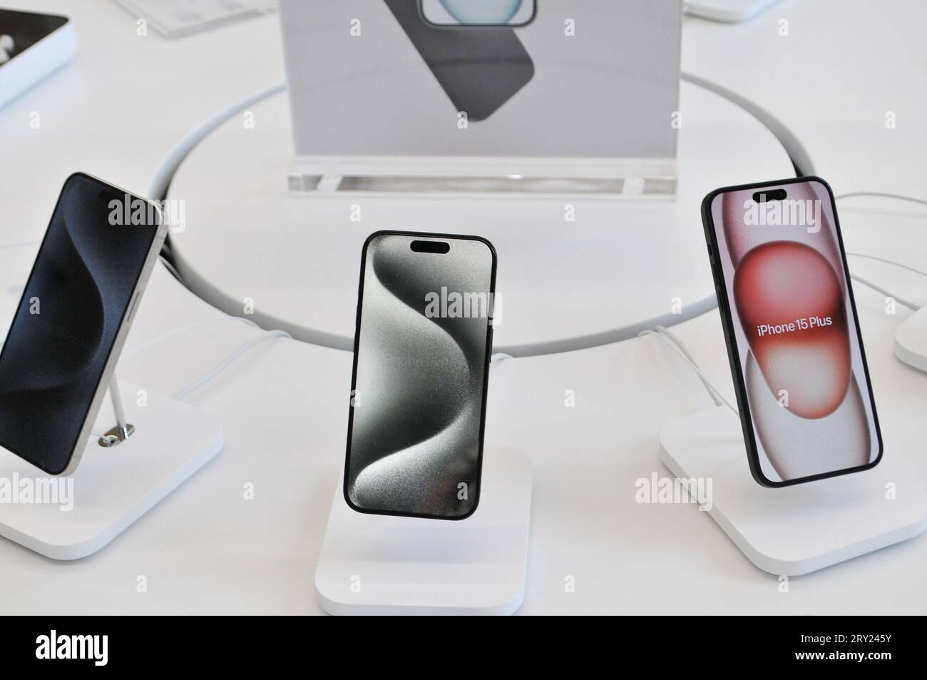 28 September. 2023/. All Iphone 15 pro Titanium and iphones 15 pro nd ...