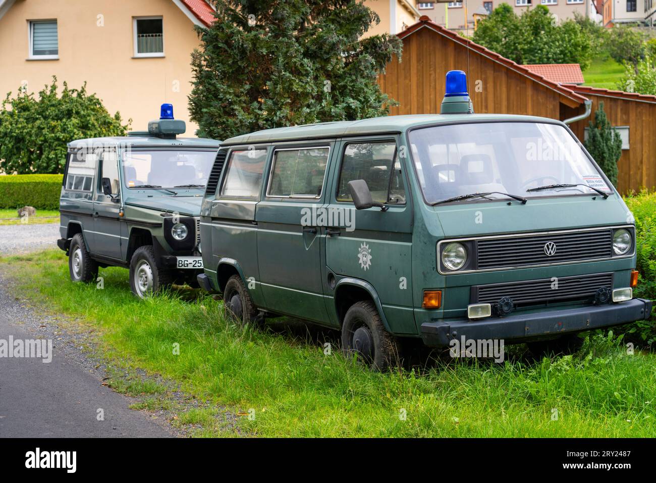 Zwei ehemalige Einsatzfahrzeuge des Bundesgrenzschutz BGS in Geisa ...