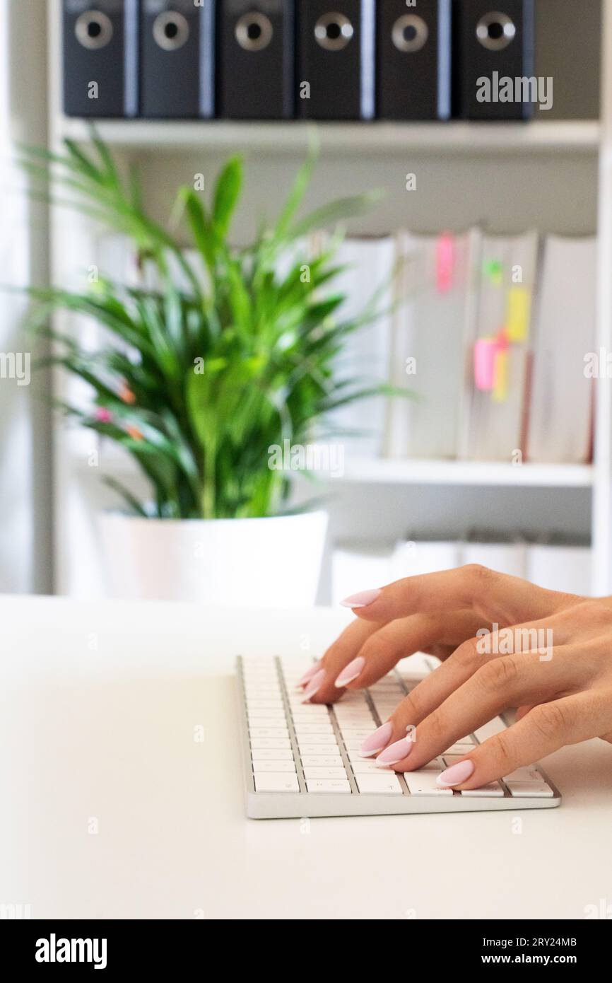 Remote e commerce hi-res stock photography and images - Alamy