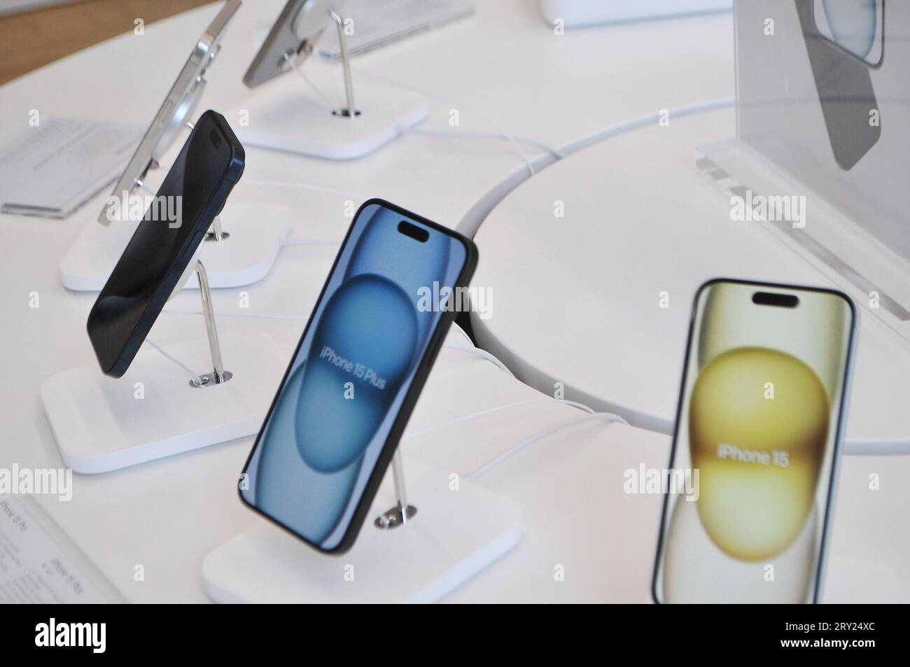 28 September. 2023/. All Iphone 15 pro Titanium and iphones 15 pro nd ...