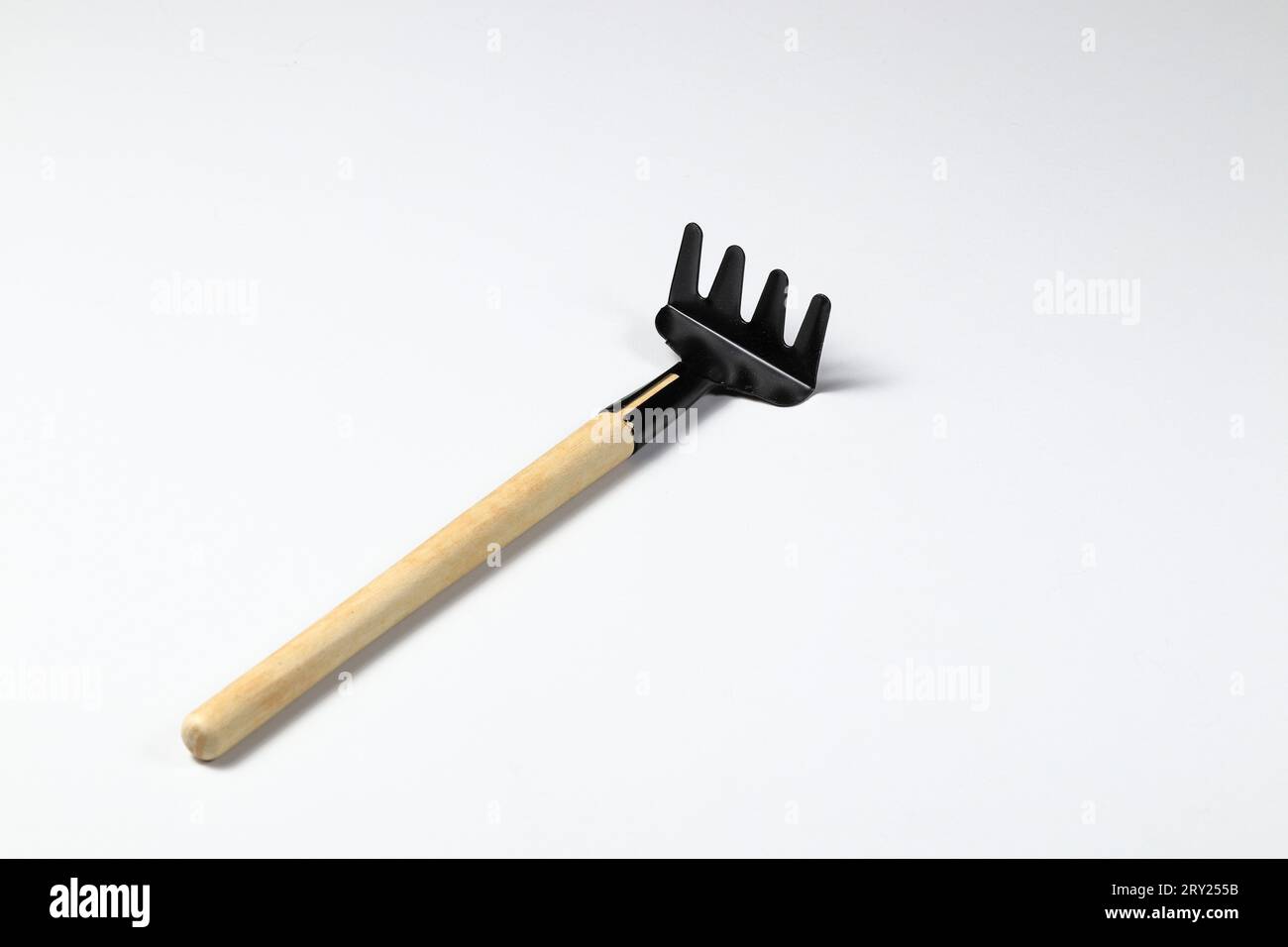 rake, gardening supplies, tools to cultivate gardens, Basic gardening ...