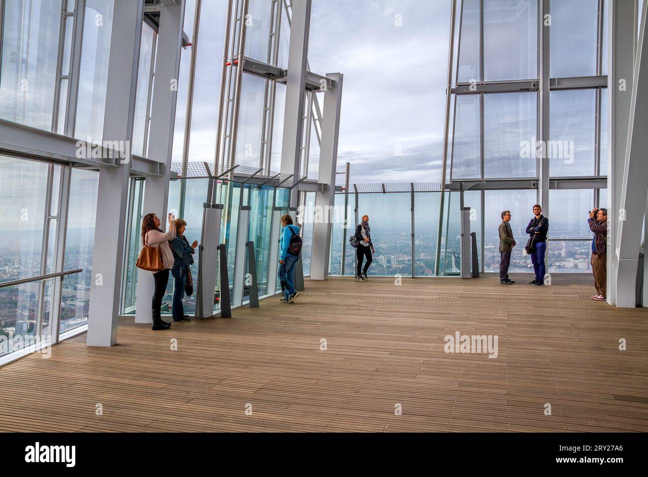 People enjoying the View from the observation deck at The Shard in ...