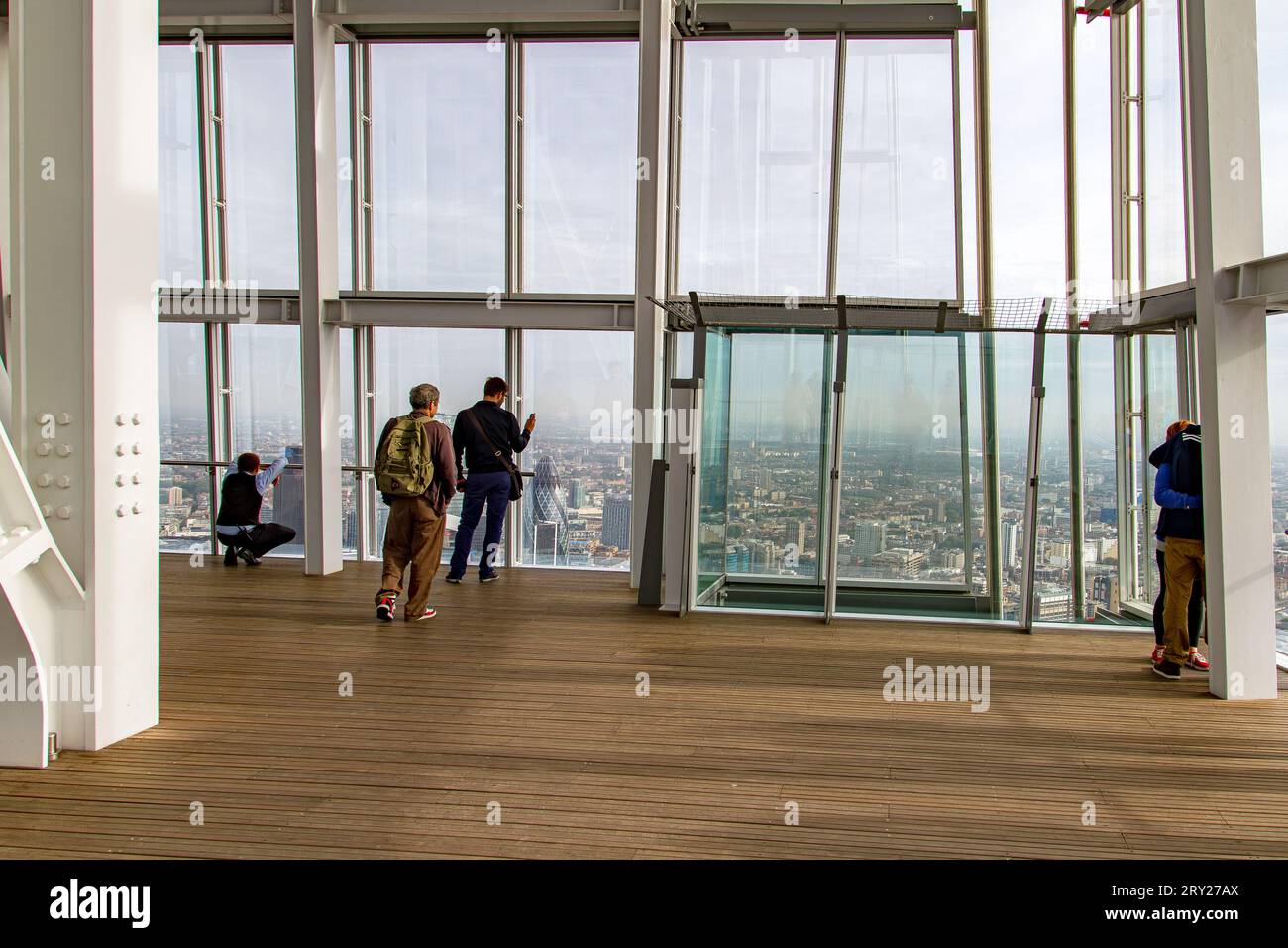People enjoying the View from the observation deck at The Shard in ...