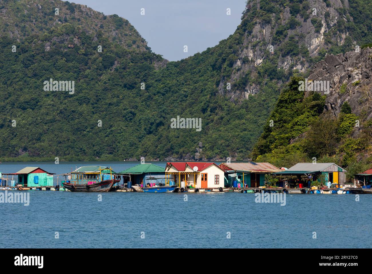 The floating villages in the Ha Long Bay of Vietnam Stock Photo - Alamy