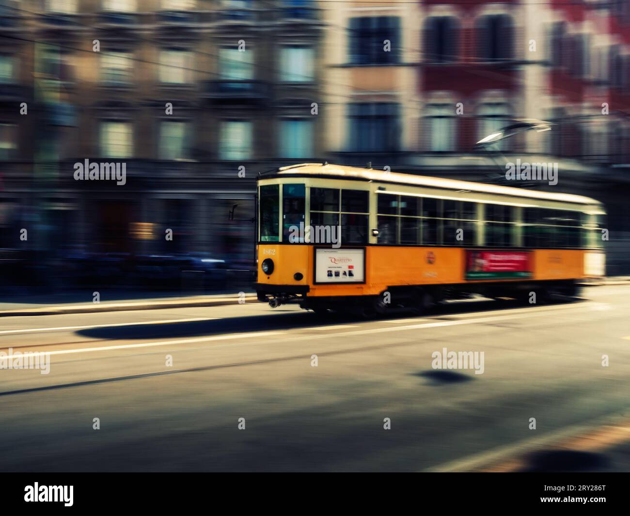 Panning with movement hi-res stock photography and images - Alamy