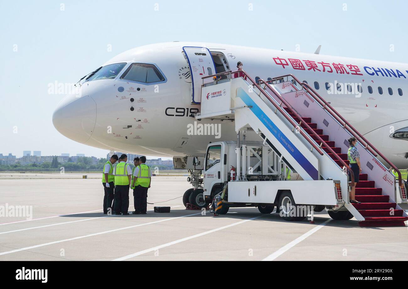 Comac c919 china eastern hi-res stock photography and images - Alamy
