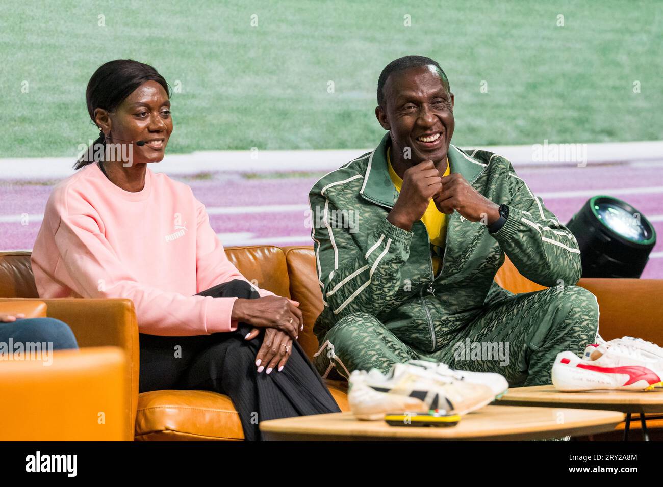 28 September 2023, Bavaria, Herzogenaurach: Merlene Ottey (l), former ...
