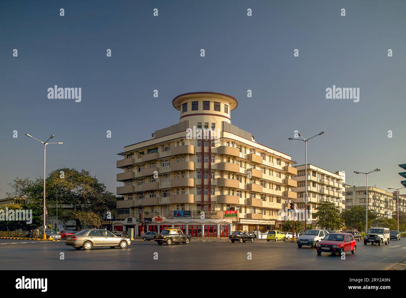 Marine drive mumbai art deco hi-res stock photography and images - Alamy