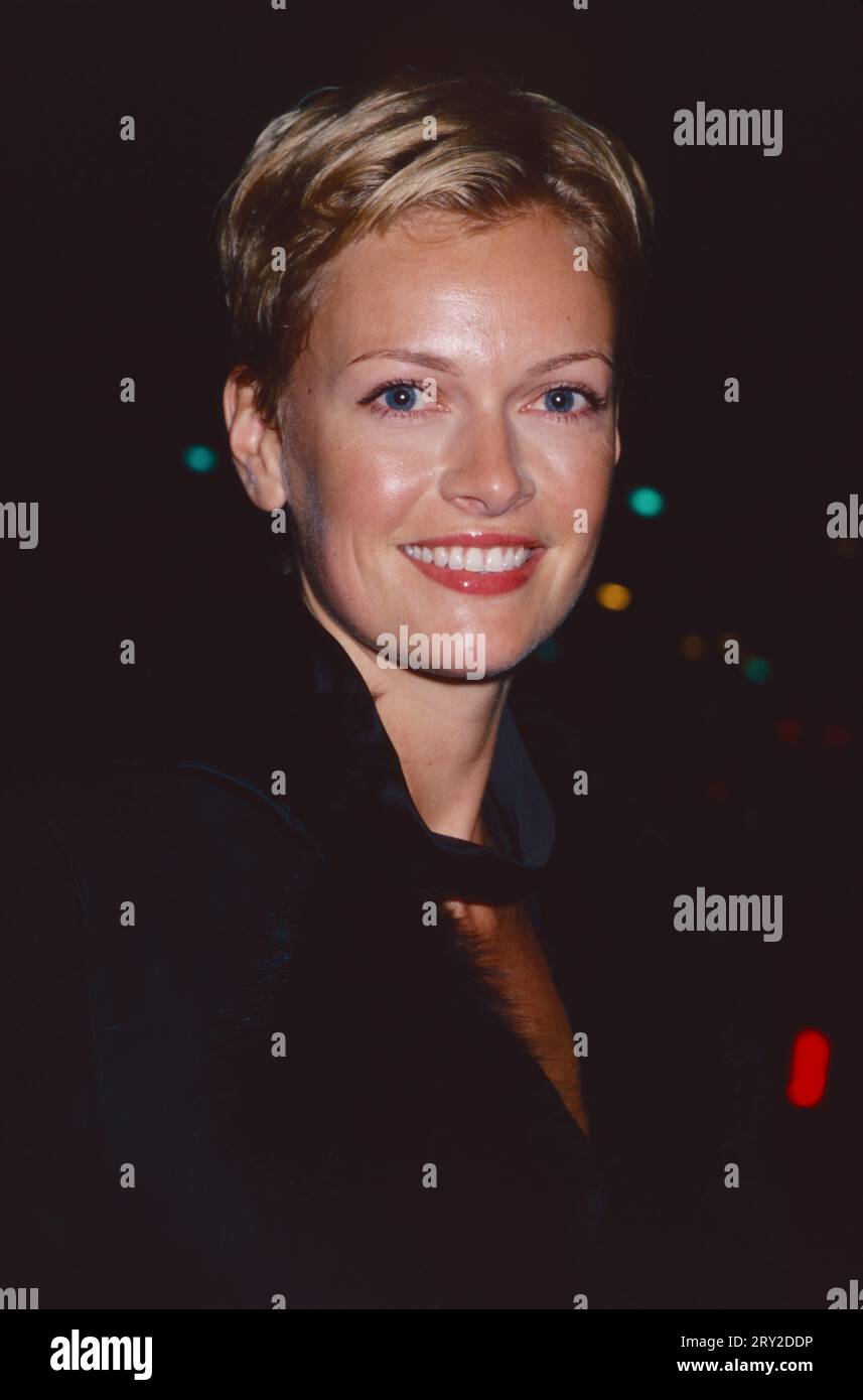 Sarah O'Hare Murdoch at Marc Jacobs Fall 2002 Collection in New York ...