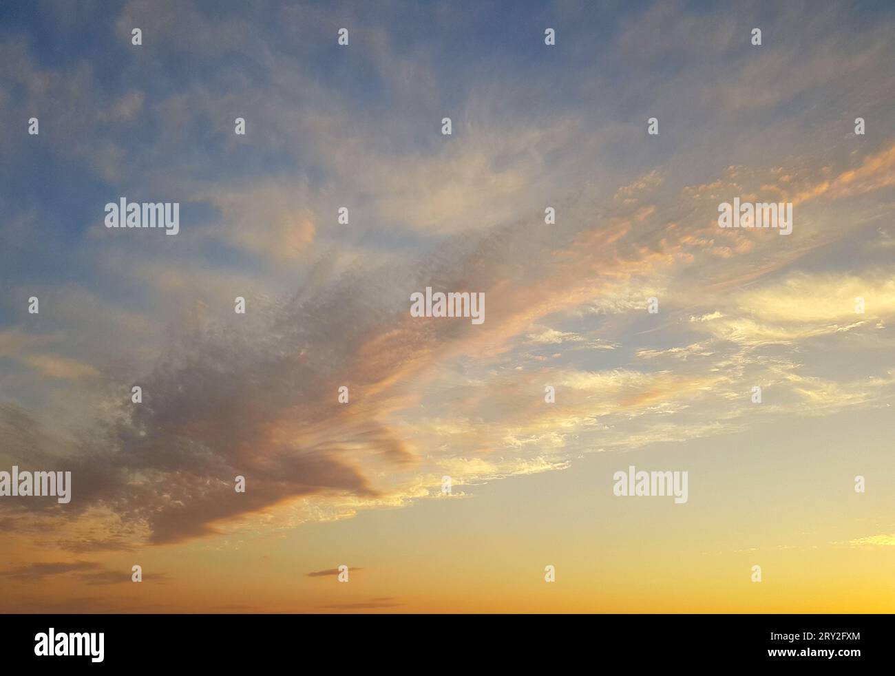 Dinamic colorful sunset sky with cloud. Summer gold cloudy skyline ...