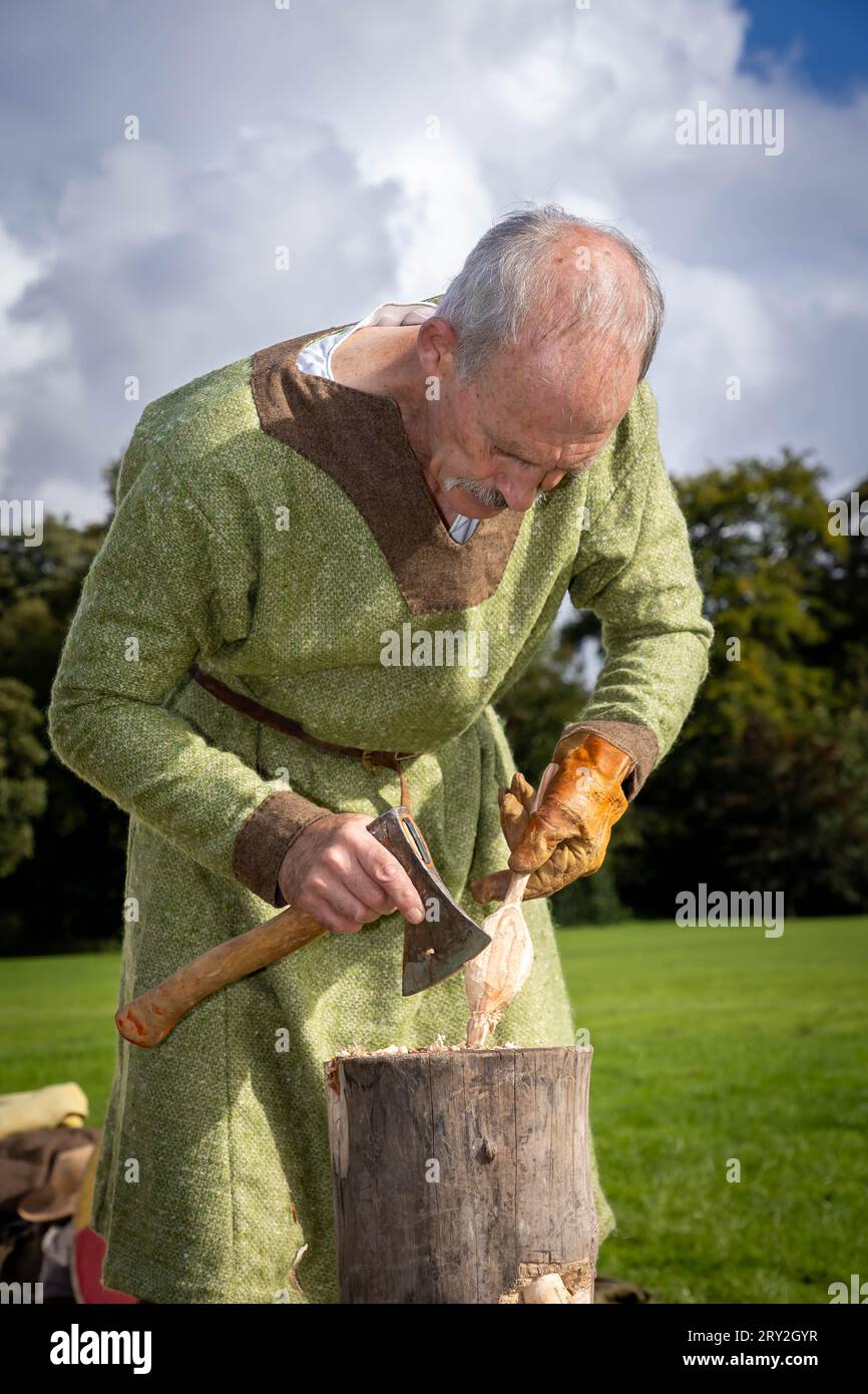 Wood chopper costume hi-res stock photography and images - Alamy