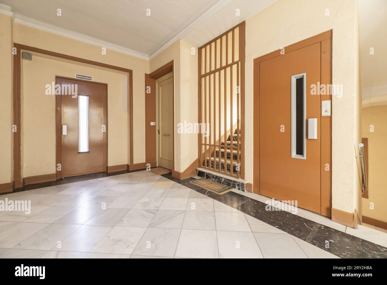Elevator landing hi-res stock photography and images - Alamy