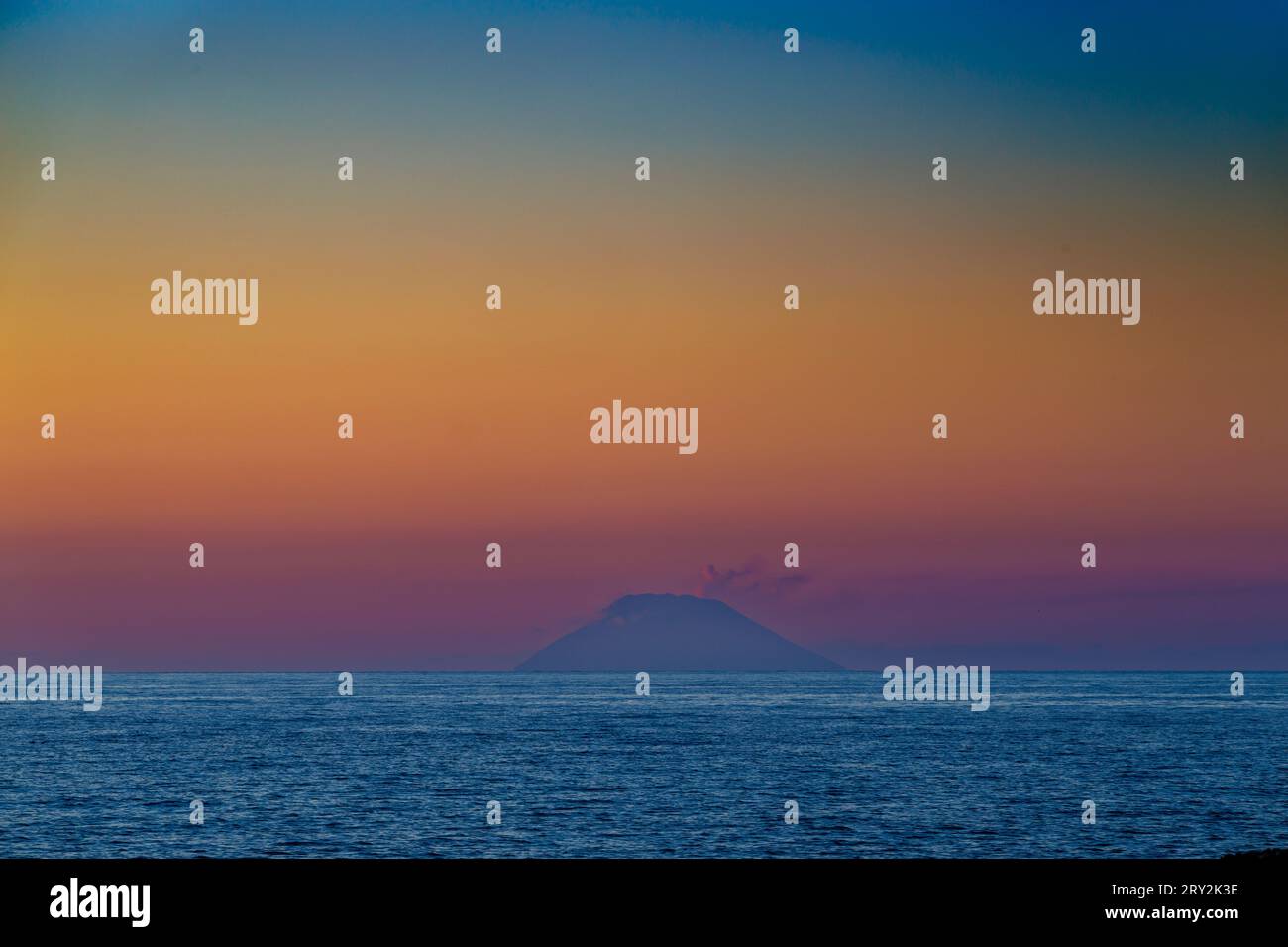 Stromboli volcano hi-res stock photography and images - Alamy