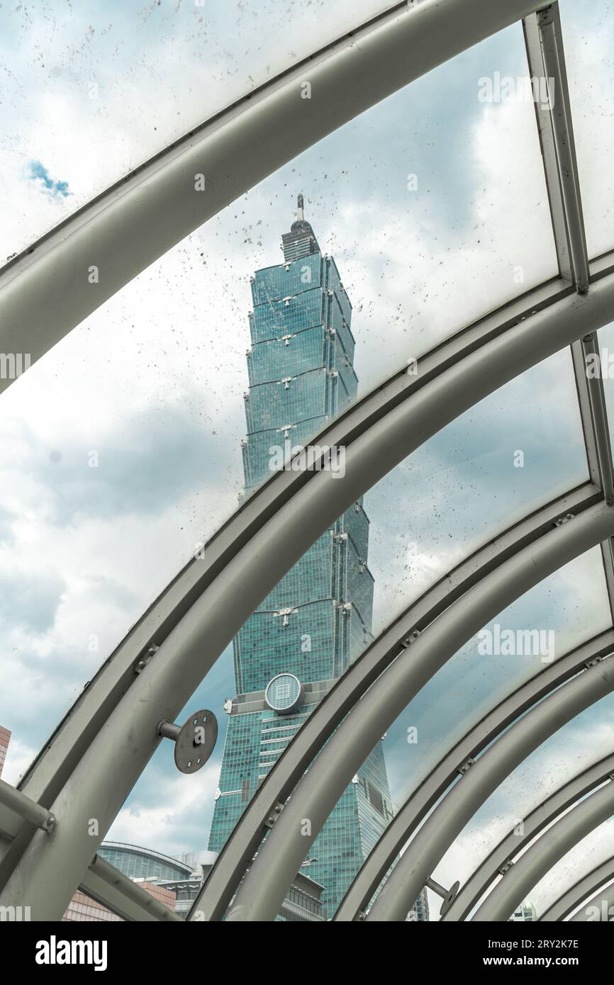Taipei 101 in taiwan tallest hi-res stock photography and images - Alamy