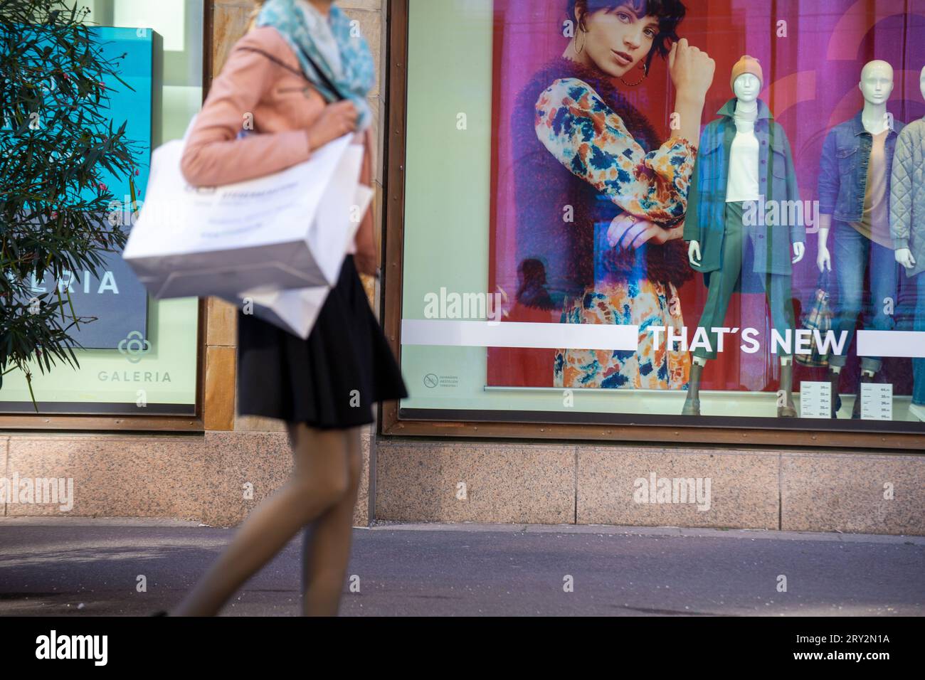 Symbol image shopping: Young woman shopping walks past Galeria Kaufhof ...