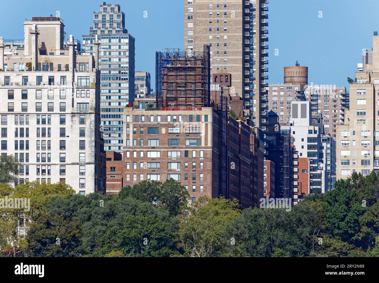 Emery Roth designed 130 East End Avenue in Yorkville, Manhattan with an ...