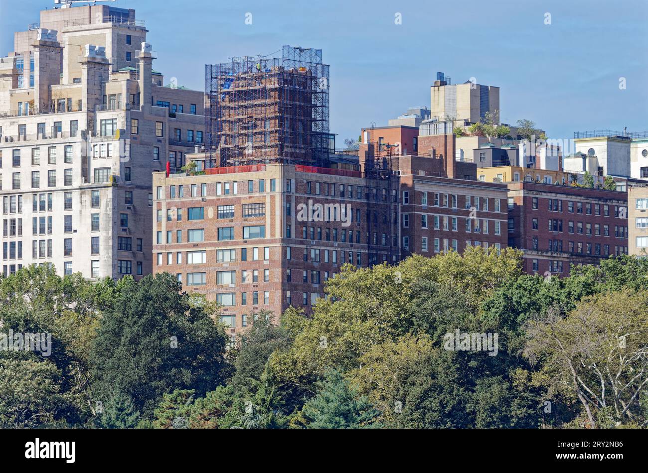 Emery Roth designed 130 East End Avenue in Yorkville, Manhattan with an ...