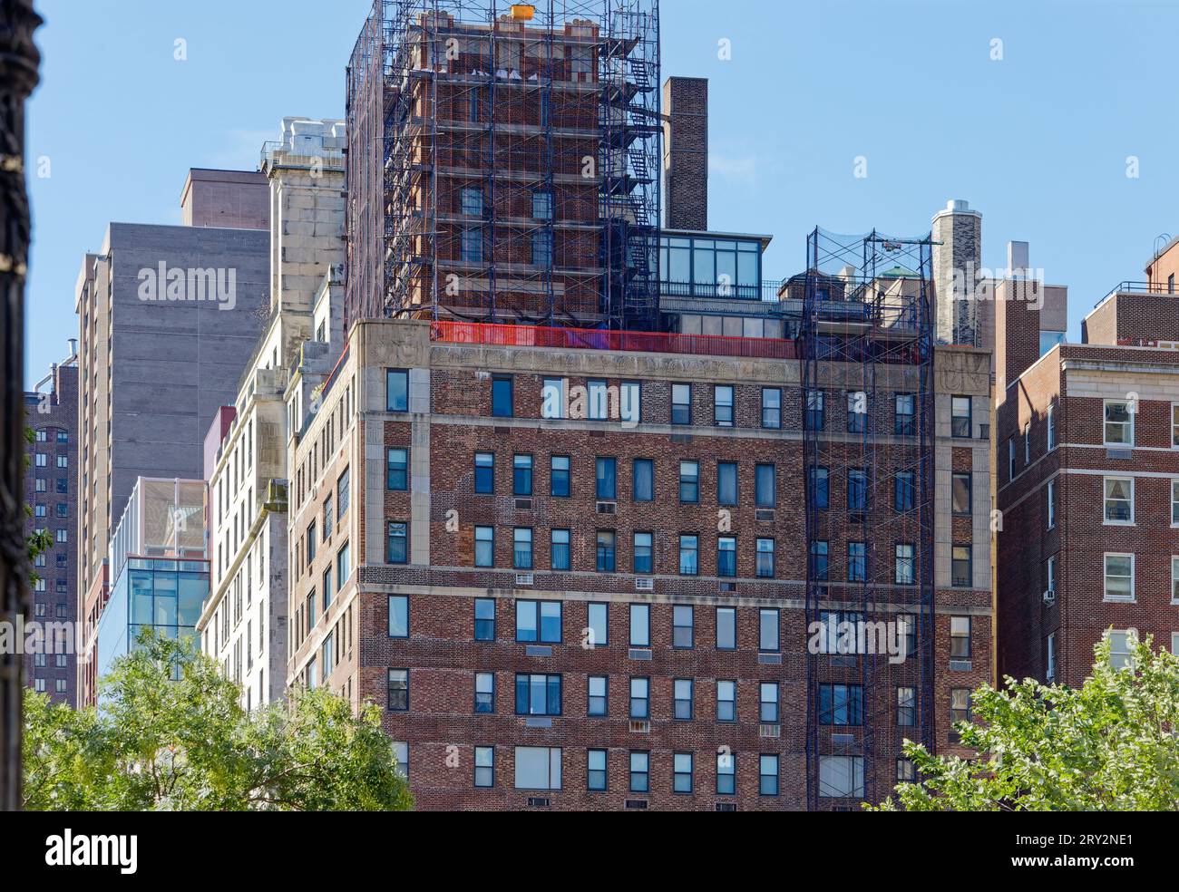 Emery Roth designed 130 East End Avenue in Yorkville, Manhattan with an ...