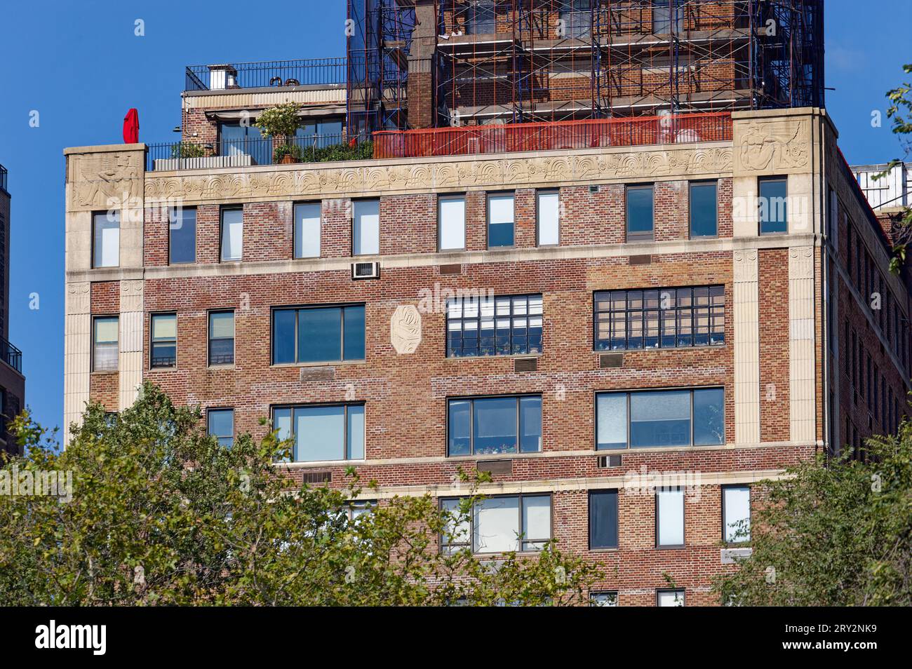 Emery Roth designed 130 East End Avenue in Yorkville, Manhattan with an ...