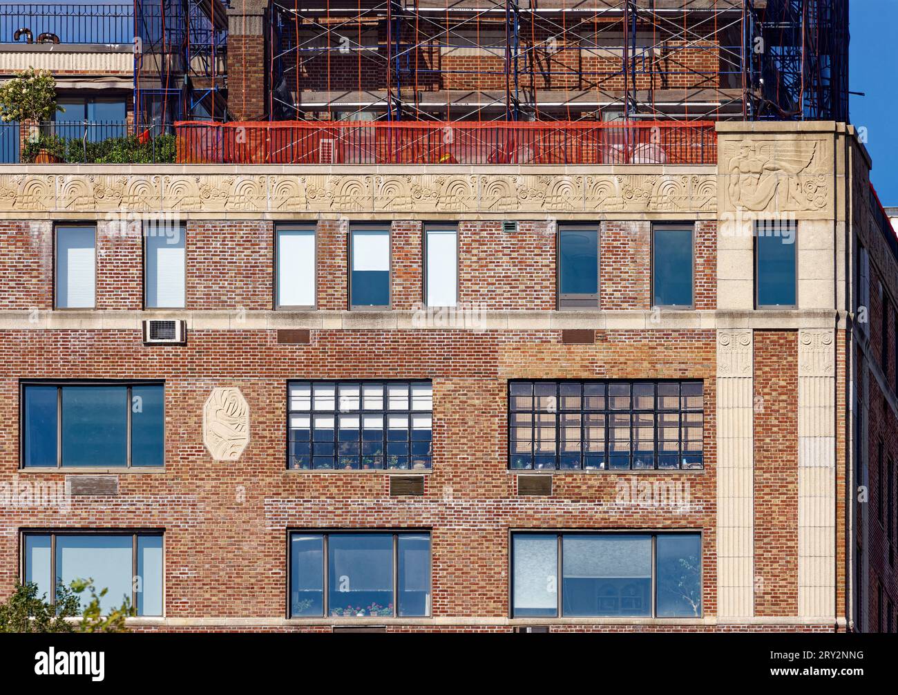 Emery Roth designed 130 East End Avenue in Yorkville, Manhattan with an ...