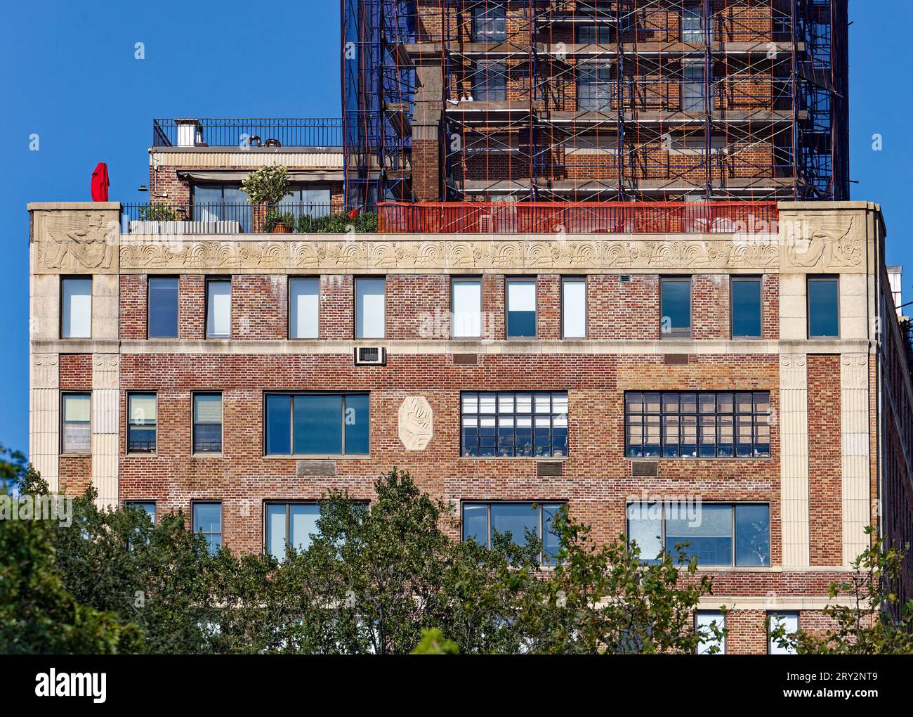 Emery Roth designed 130 East End Avenue in Yorkville, Manhattan with an ...