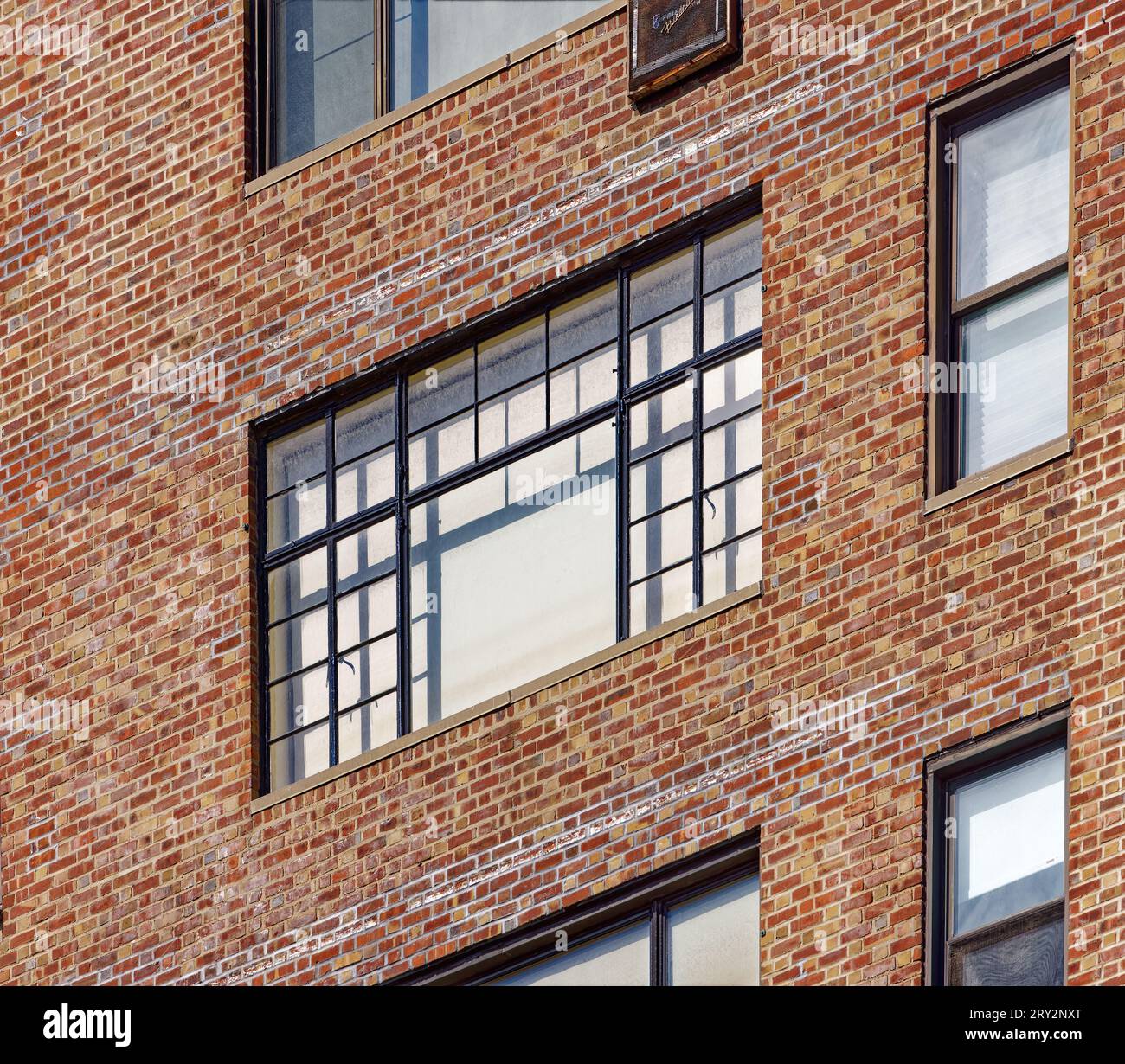 Emery Roth designed 130 East End Avenue in Yorkville, Manhattan with an ...