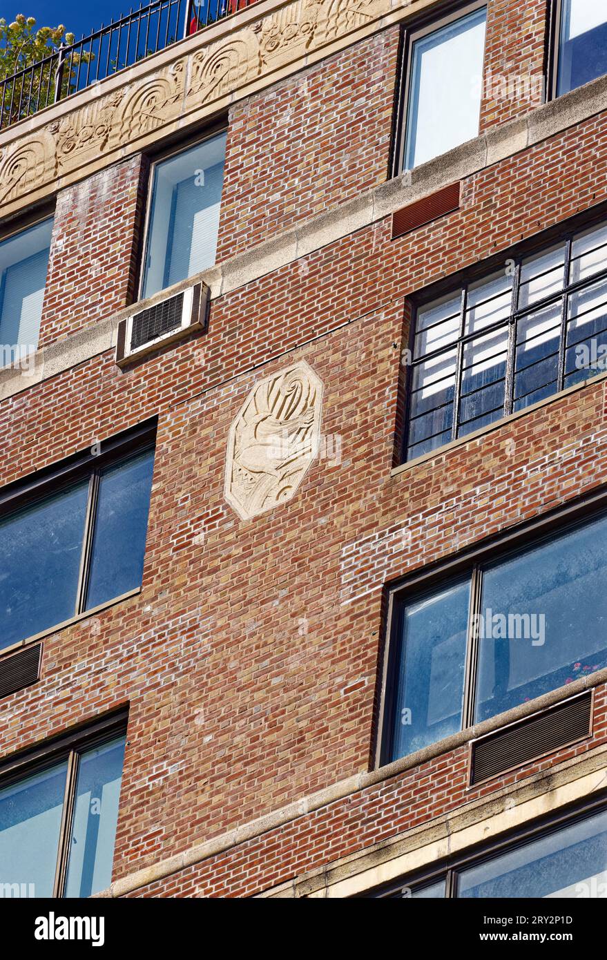 Emery Roth designed 130 East End Avenue in Yorkville, Manhattan with an ...