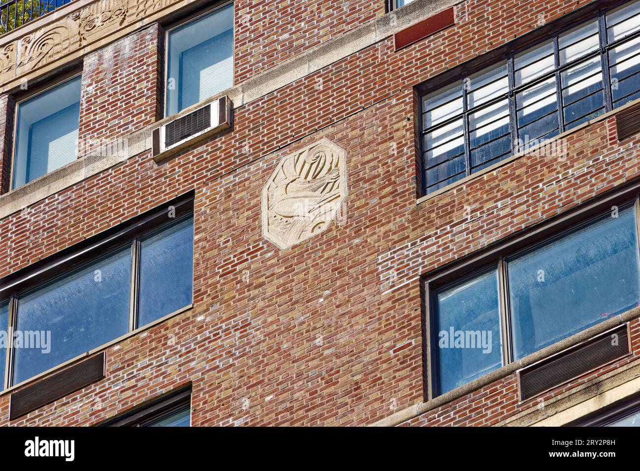 Emery Roth designed 130 East End Avenue in Yorkville, Manhattan with an ...