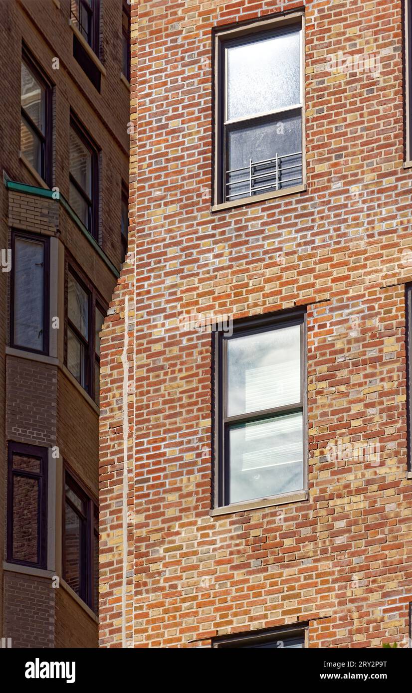 Emery Roth designed 130 East End Avenue in Yorkville, Manhattan with an ...